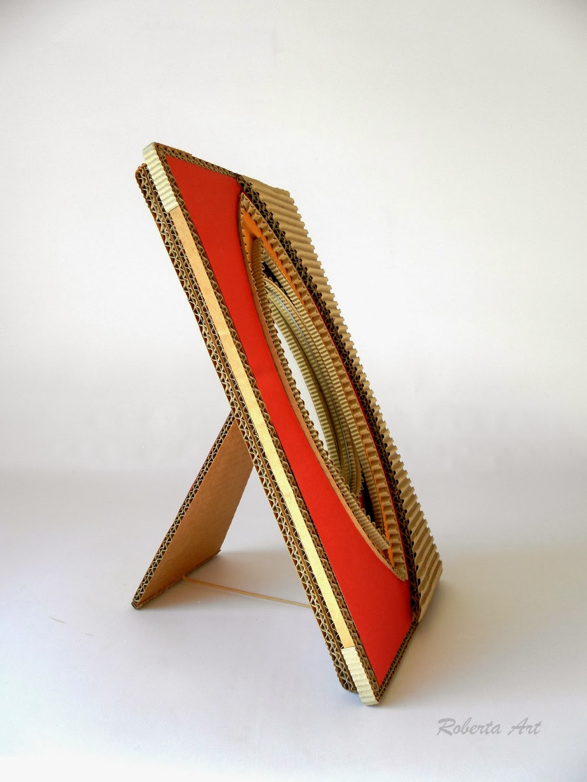 Roberta Lazzarato: Specchio di cartone