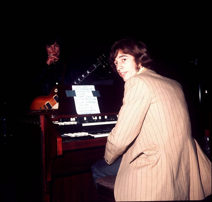 Robin Gibb genuino multinstrumentista. In his memory