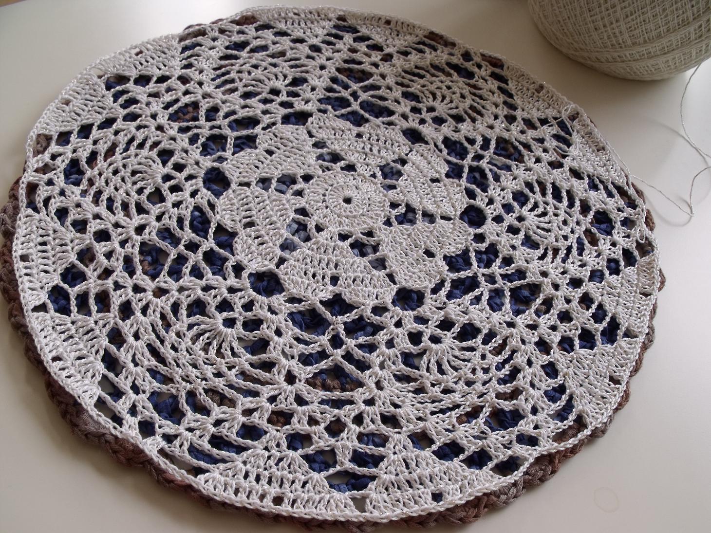 MICROCKNIT CREATIONS: Loving the Hearts - Crochet Doily Pattern
