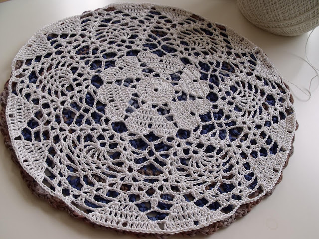 MICROCKNIT CREATIONS: Loving the Hearts - Crochet Doily Pattern