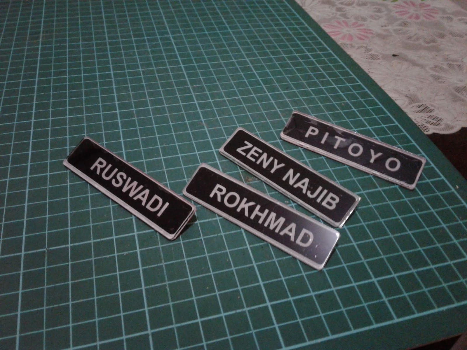 Cara Mudah membuat nama dada / name tag akrilik tanpa resin ~ Blog edukasi