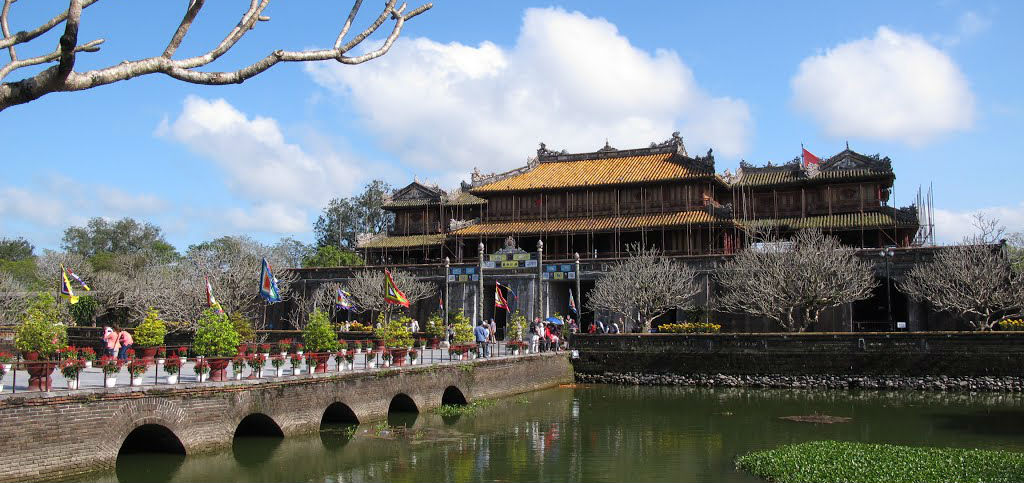Explore Imperial Citadel with Hue city tour | Hue City Tour