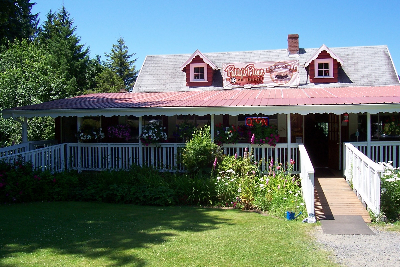 Shady Creek Lane: OUT TO LUNCH AT PATTY'S PLACE