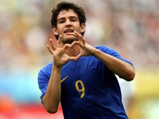 Alexandre Pato Young Football Player Profile,Photos and Biography ...