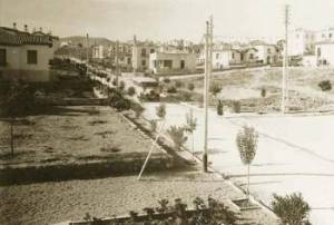ΕΝΑ ΚΑΡΑΒΙ Τ’ ΟΝΕΙΡΟ ΠΟΥ ΟΛΟ ΜΕ ΤΑΞΙΔΕΥΕΙ ΜΕ ΚΟΝΤΡΑ ΤΟ ΚΑΙΡΟ: ΙΣΤΟΡΙΟΛΟΓΙΑ