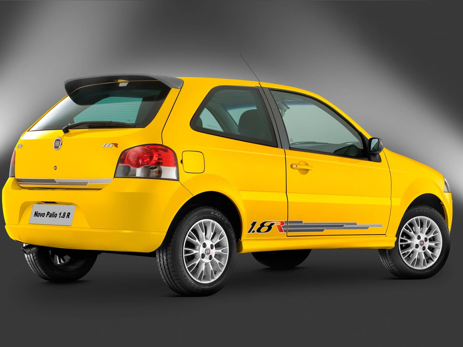 Fiat Palio 1.8 R: versão esportiva - fotos e detalhes oficiais