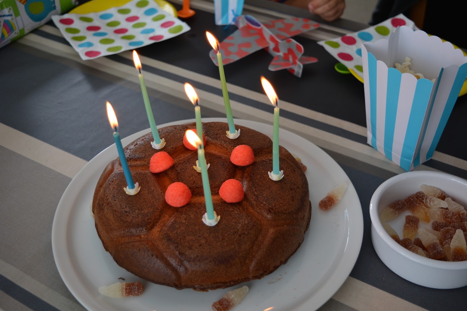 Dey cuisine: Gâteau ballon de foot - Moule Tupperware
