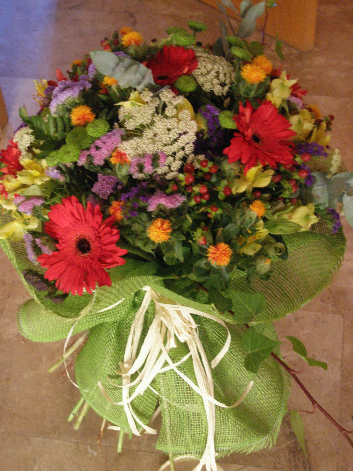 FLOREJA'T: RAM DE FLORS VARIADES.