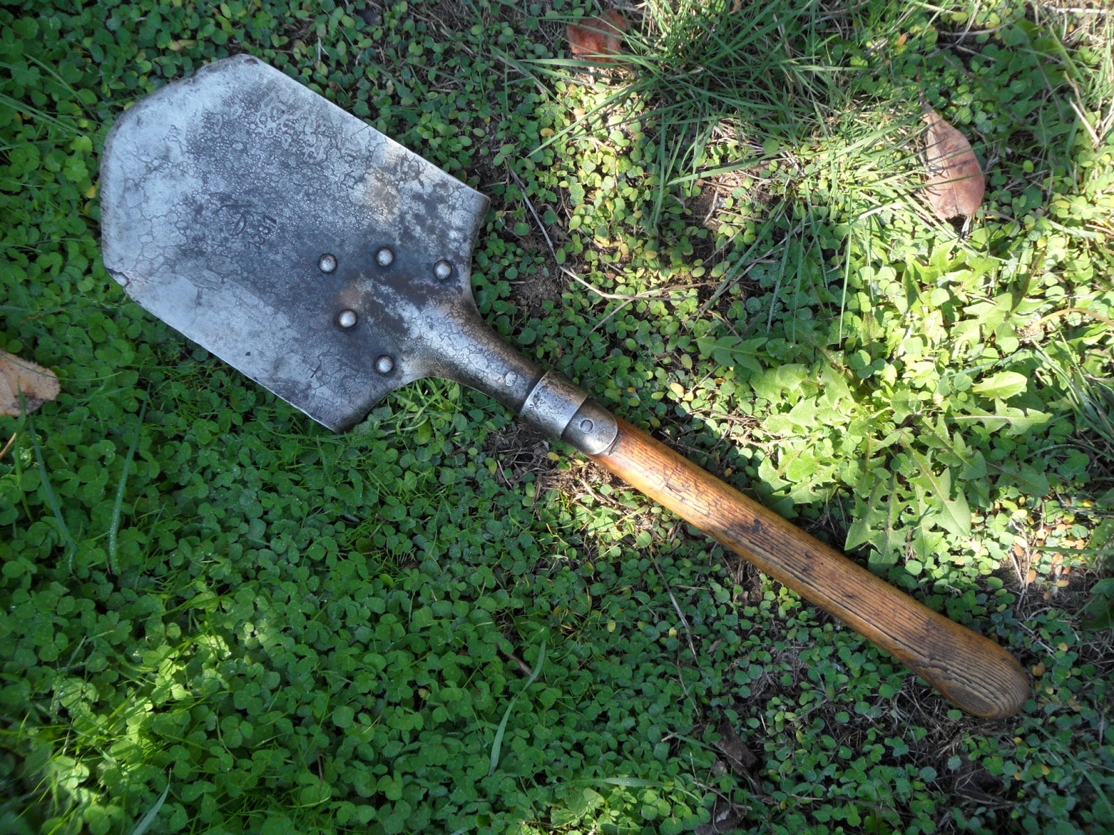 Four Bees: Austro-Hungarian WW1 Trench Spade, Model 1910, Austria - Hungary