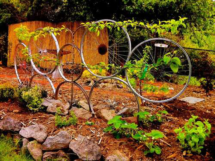 How to Recycle: Recycled Bike into an Arts and Design