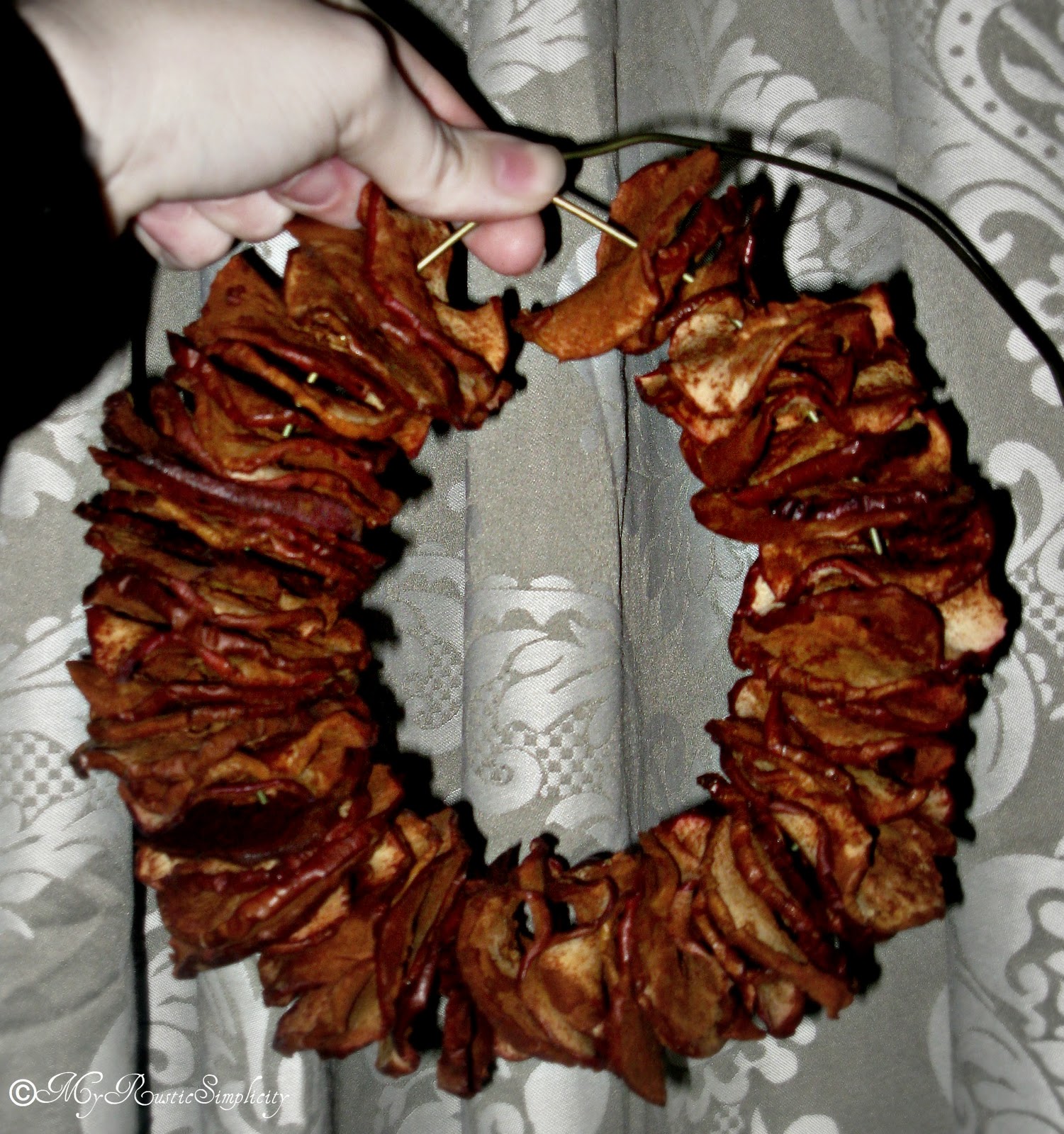 My Rustic Simplicity: How to make a apple cinnamon wreath