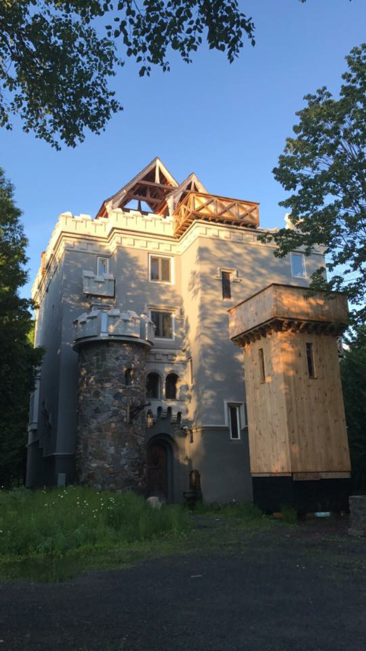 BUILDING AN ADIRONDACK CASTLE