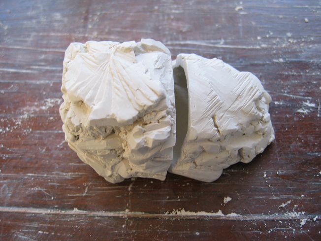 muchland: "Pedras Parideiras" - Raku nas Oficinas do Convento, 2003