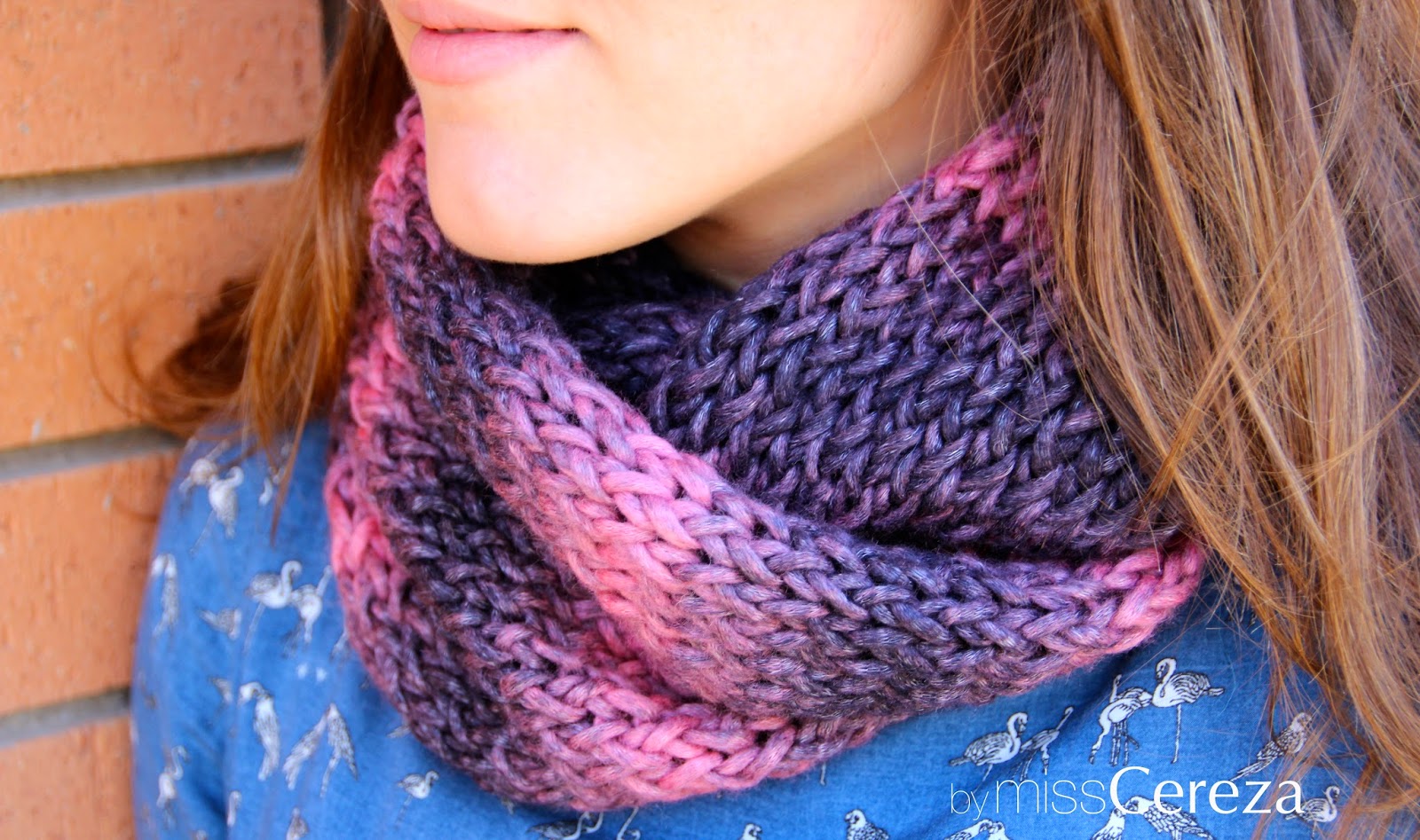 Miss Cereza: Bufanda rosa y gris