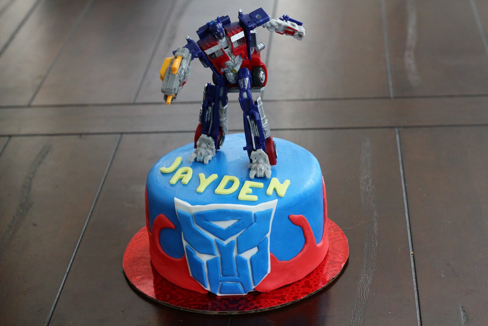 Sweet Cakes & Honey Buns: Transformers Party Part I