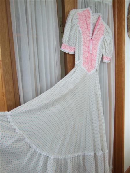 Crafty Sewing and Quilting: Prom Dresses and Bow Ties in the Seventies!