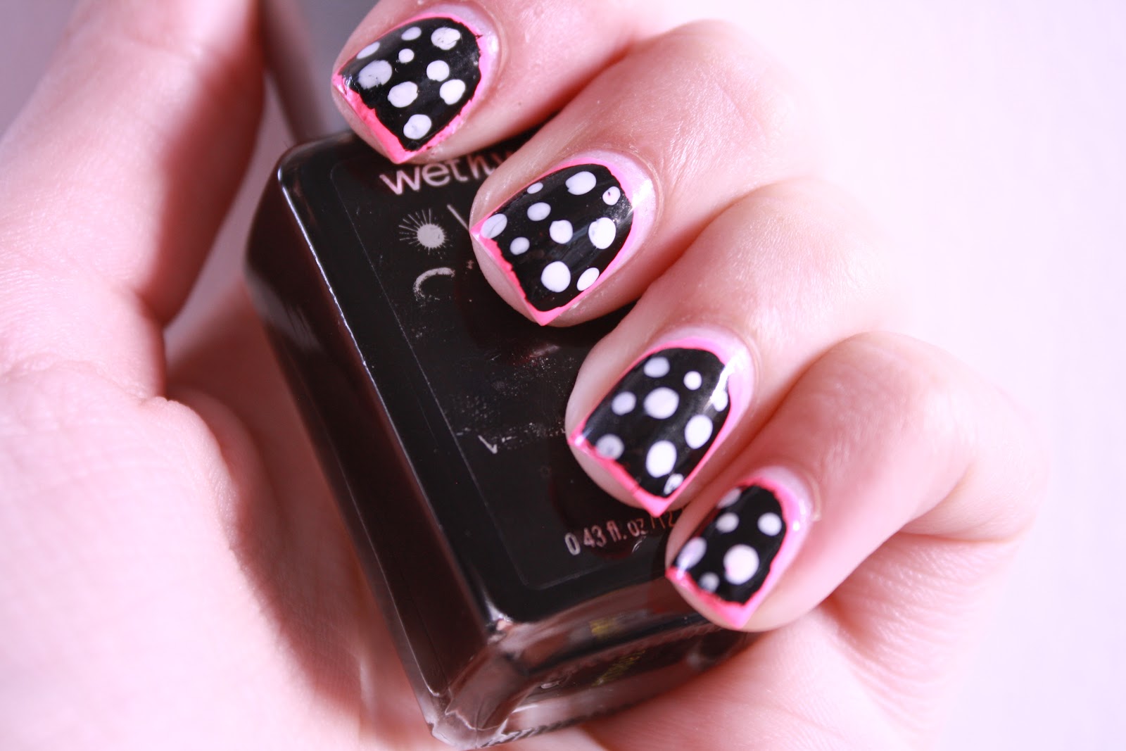 Kimberly Mich: Polka Dot Border Nails