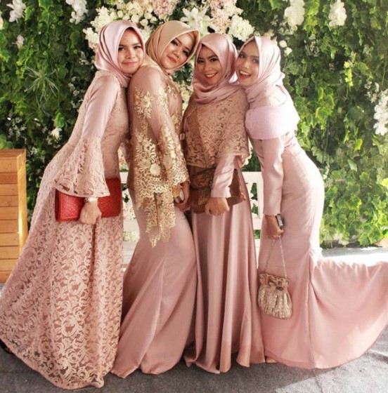 √ 41 Model Jilbab untuk Kebaya Modern Terbaru yang Sedang Populer ...