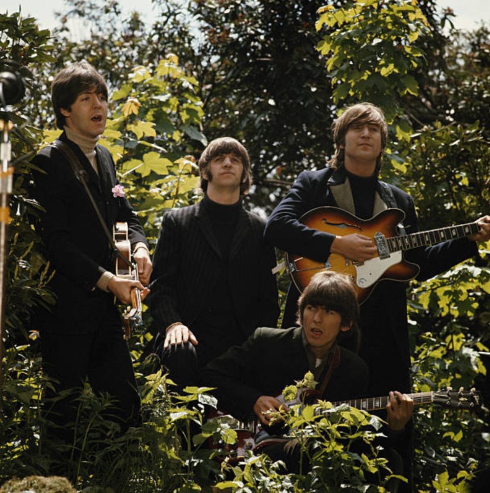 Colorful Behind the Scenes Photos of The Beatles During the Making of ...