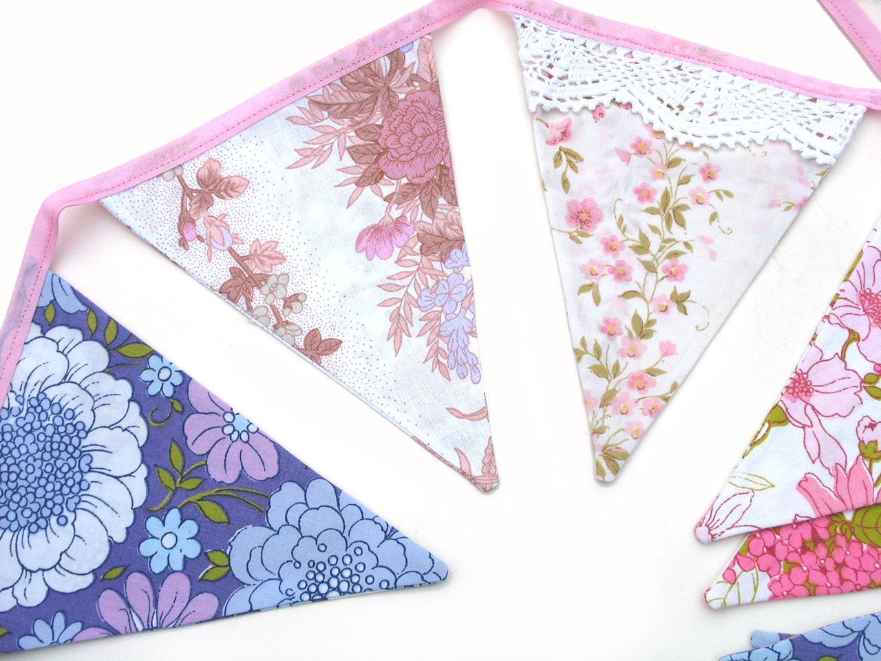 Merry-Go-Round Handmade: Vintage Buntings with lace - new floral styles ...