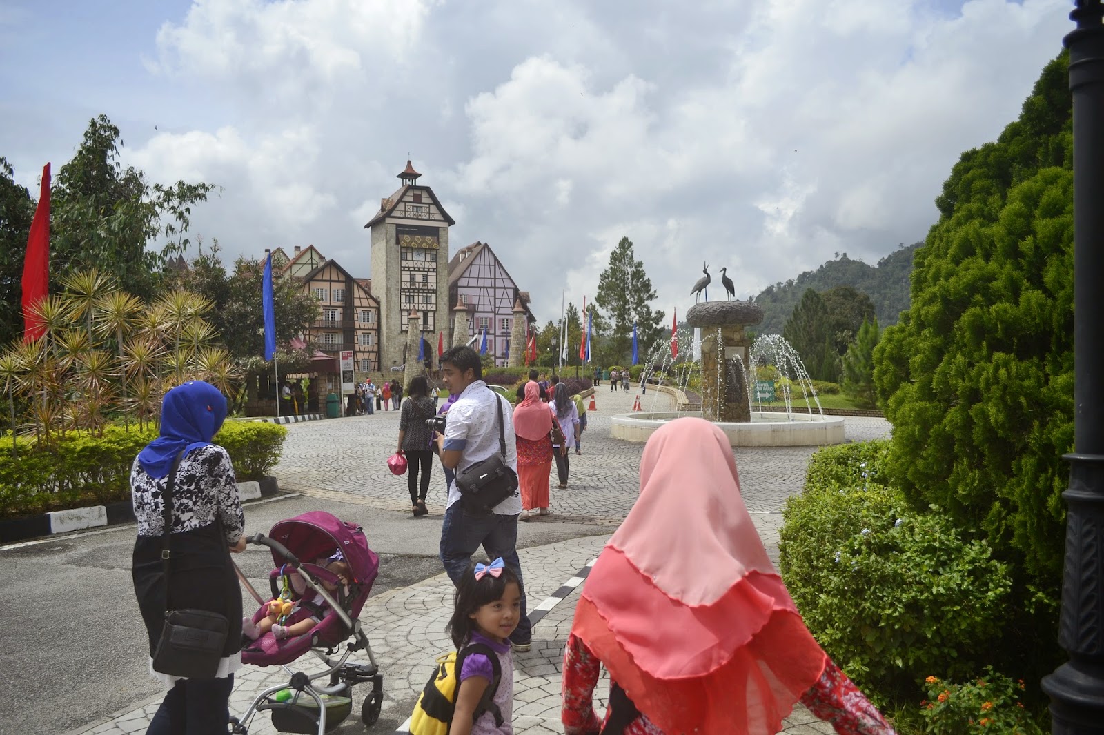 Nikaria Cherite: Percutian di Bukit Tinggi 1 (Colmar Tropicale)