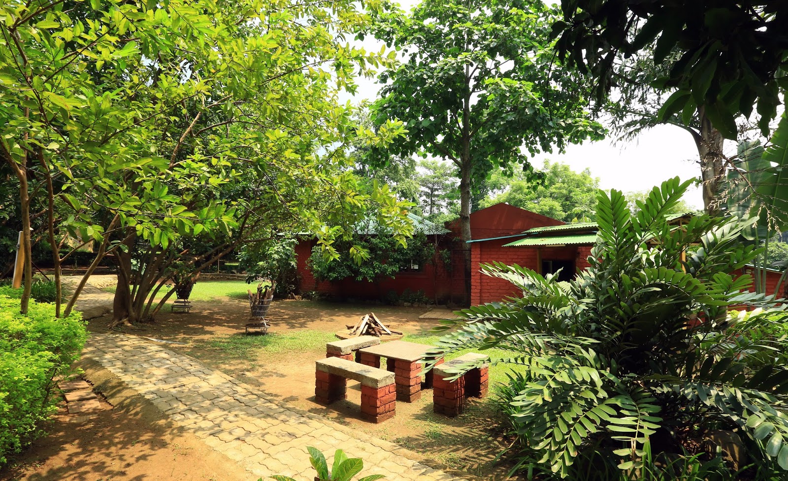 Dalmanchal resort is nestled in the unspoiled sylvan setting of Nature