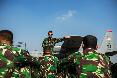 Berita Foto : Paskhas TNI AU Latihan Terjun Di Cope West 2012 - Indo ...
