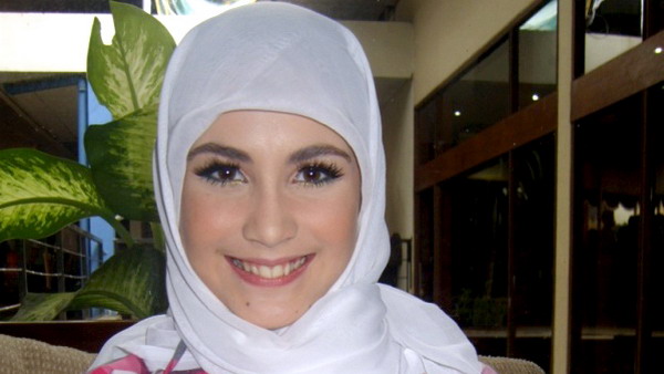 Proper Magazine Actress | Arumi Bachsin - Wallpaper Actress