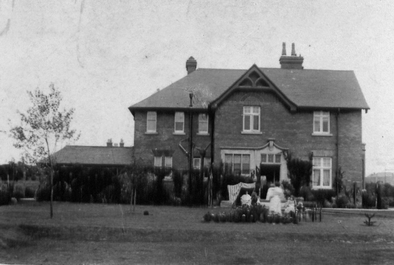 Hellingly Remembered: The House - Anybody recognise it?
