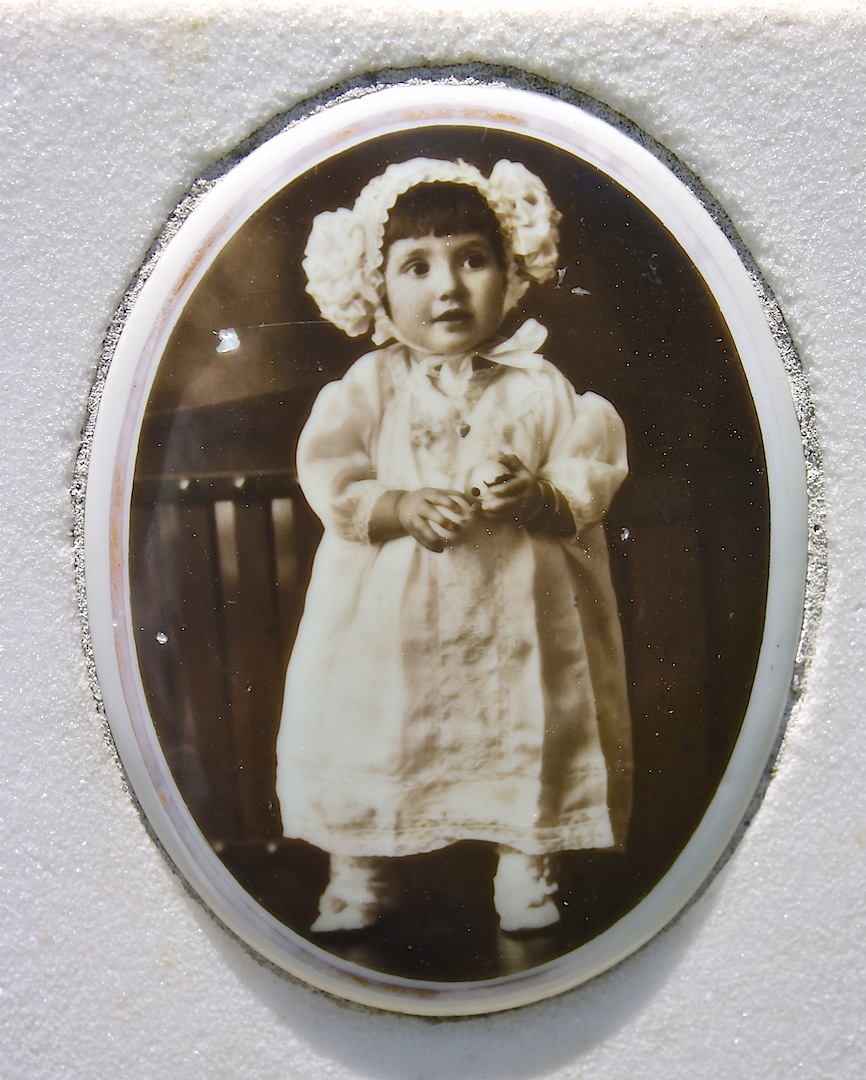 Oakland Daily Photo: Taphophile Tragics: Lucrezia