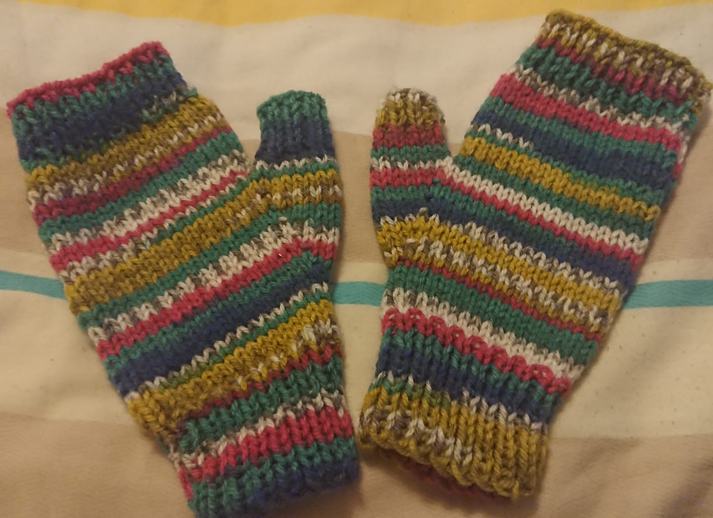 Marianna's Lazy Daisy Days: Easy Fingerless Mitts - with Thumbs