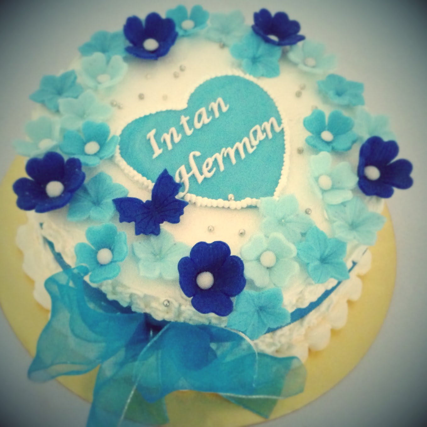 ninie cakes house: Royal blue and blue hantaran cake!