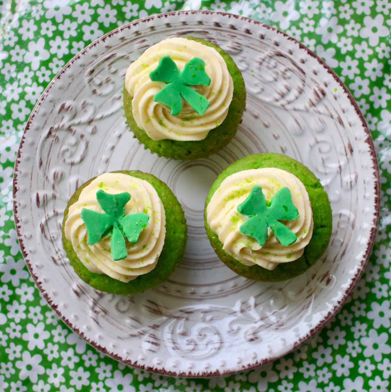 Green Gourmet Giraffe: St Patrick's Day Shamrock Cupcakes
