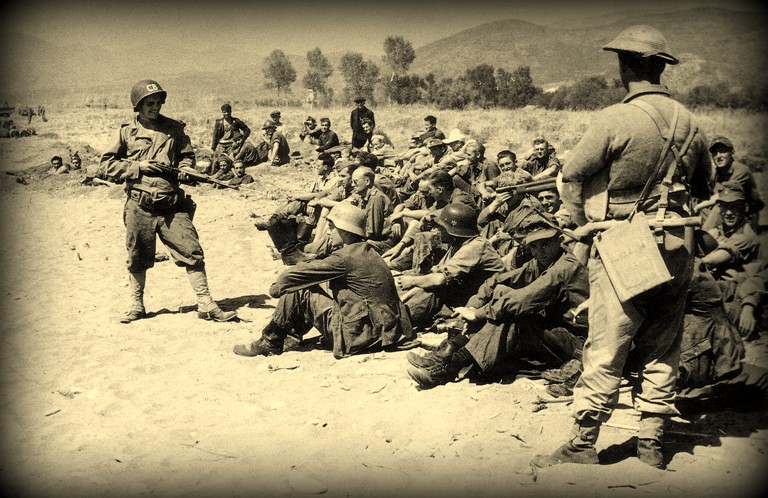 ΙΣΤΟΡΙΑ ΕΛΛΗΝΙΚΗ ΚΑΙ ΠΑΓΚΟΣΜΙΑ : Η ΑΠΟΒΑΣΗ ΤΩΝ ΣΥΜΜΑΧΩΝ ΣΤΗ ΣΙΚΕΛΙΑ ...