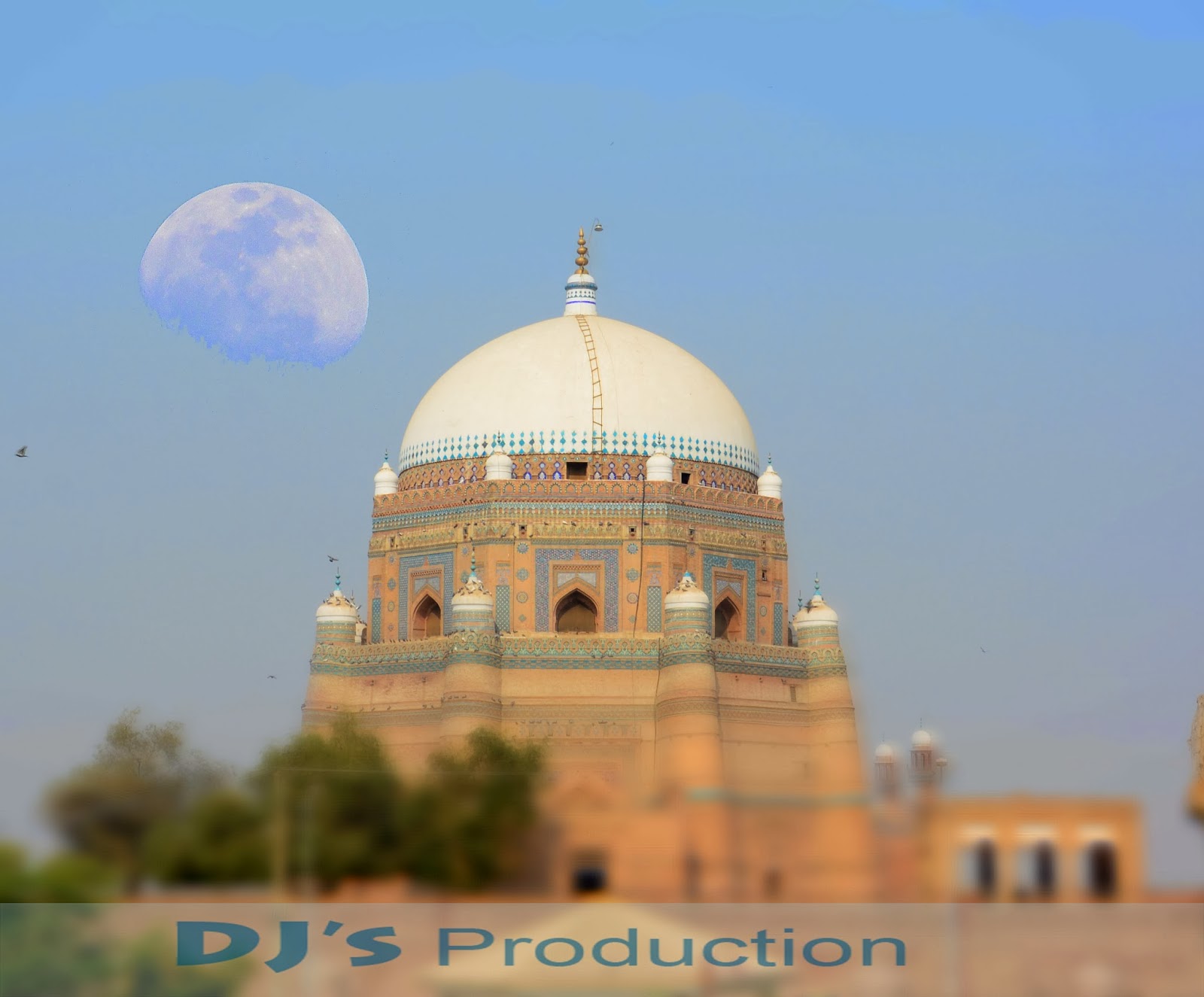 Travel Multan: Moon over Multan Fort Multan Wallpaper