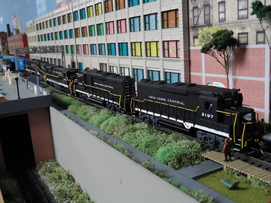 New York Central Train Layout: Refurbished New Haven F7 Diesels