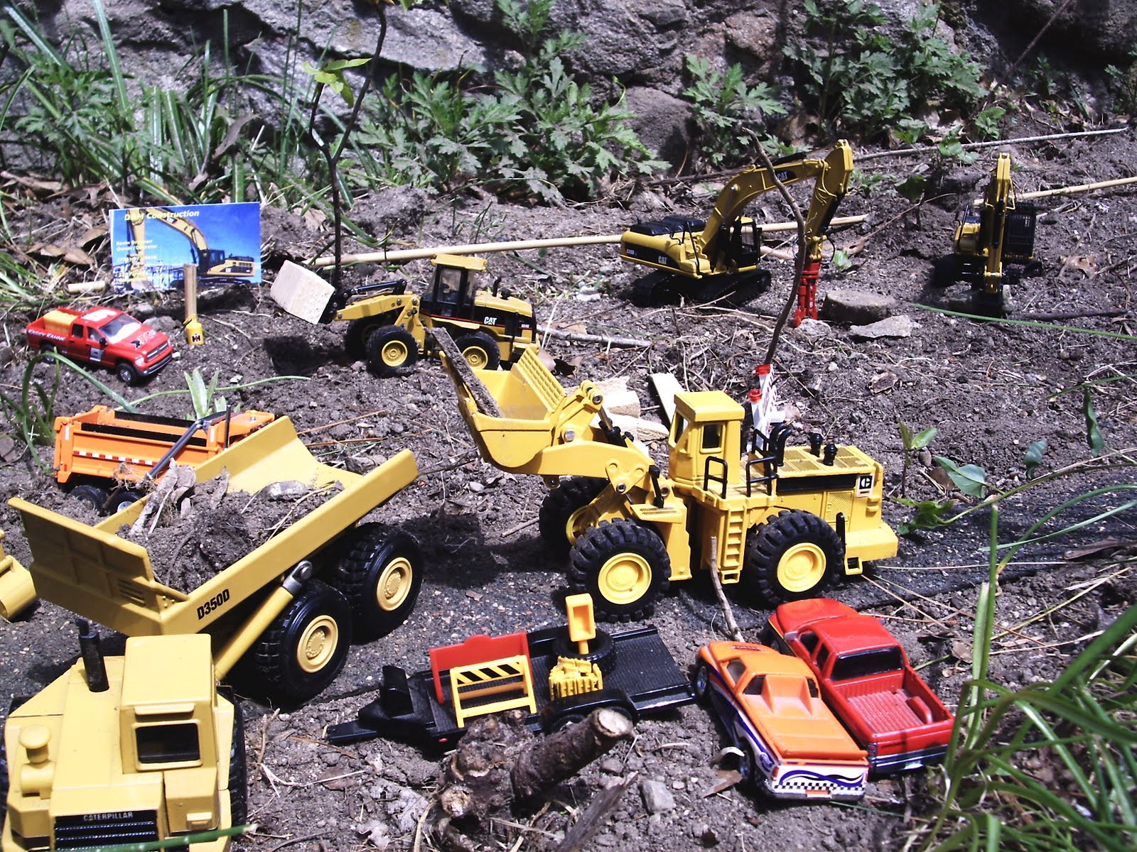 Scale Models: Dio of D&M Construction pit