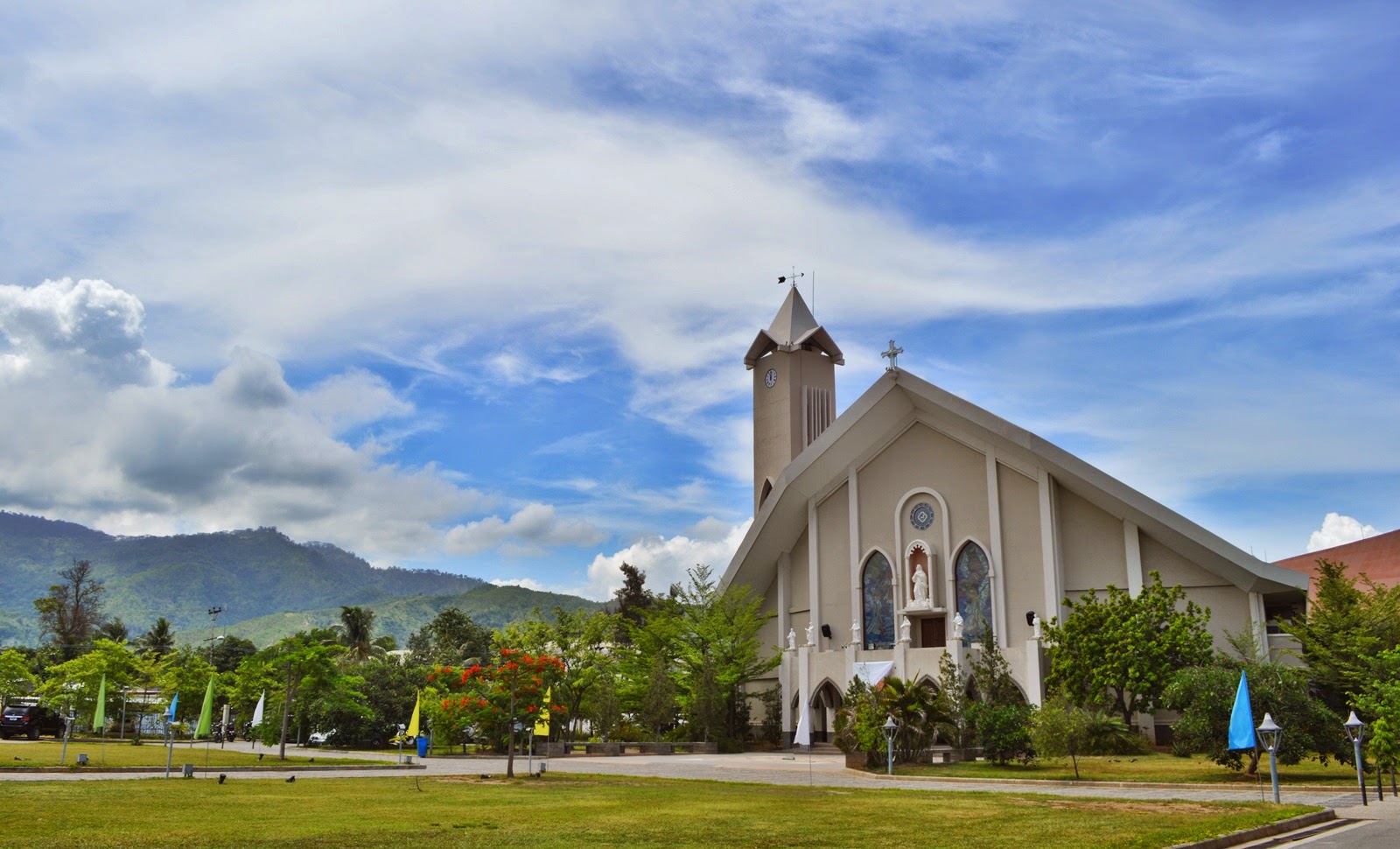 FURGONETA AZUL: DILI, LA CAPITAL DE TIMOR LESTE.