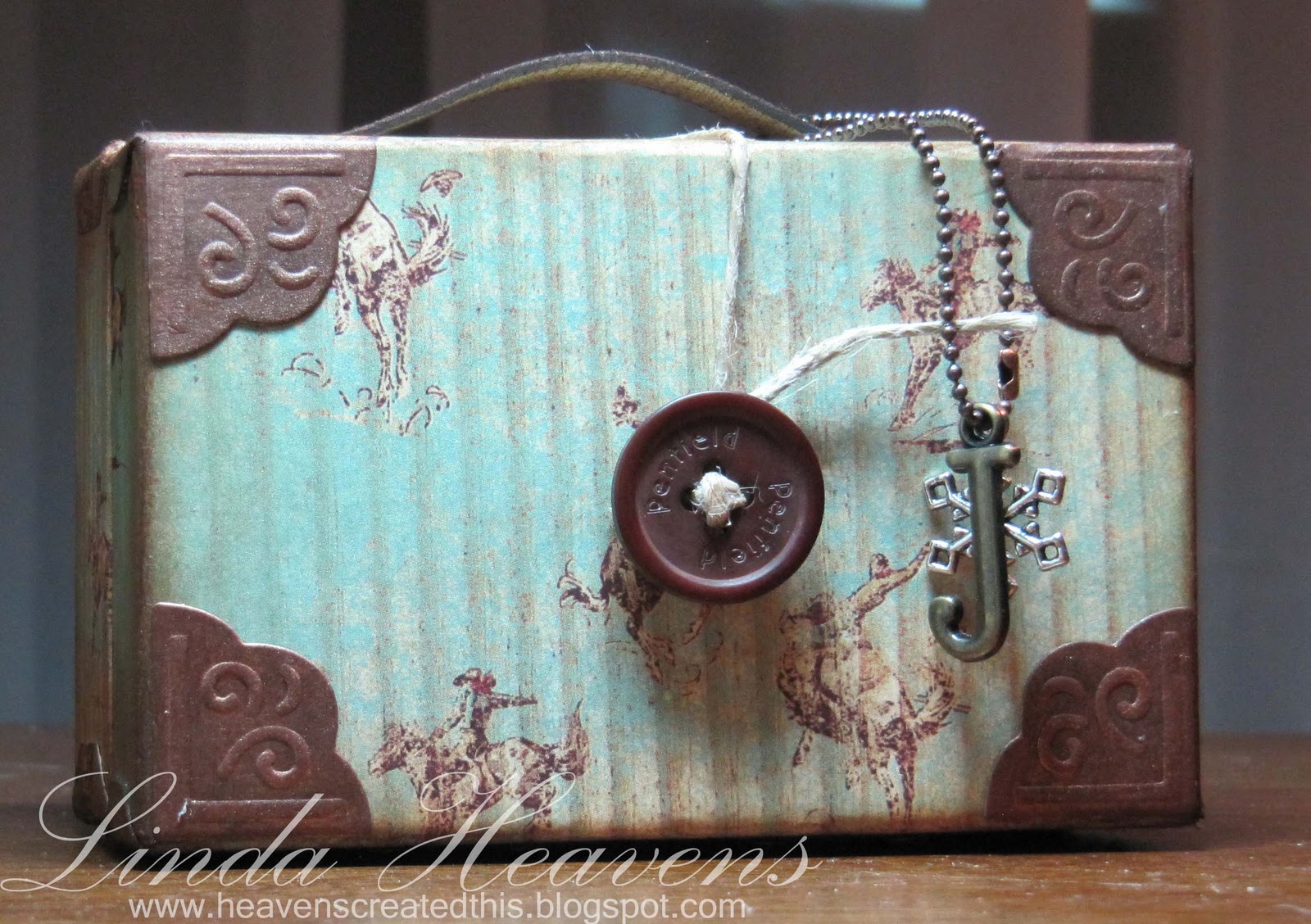 Linda Heavens: Small Valise Gift card holder