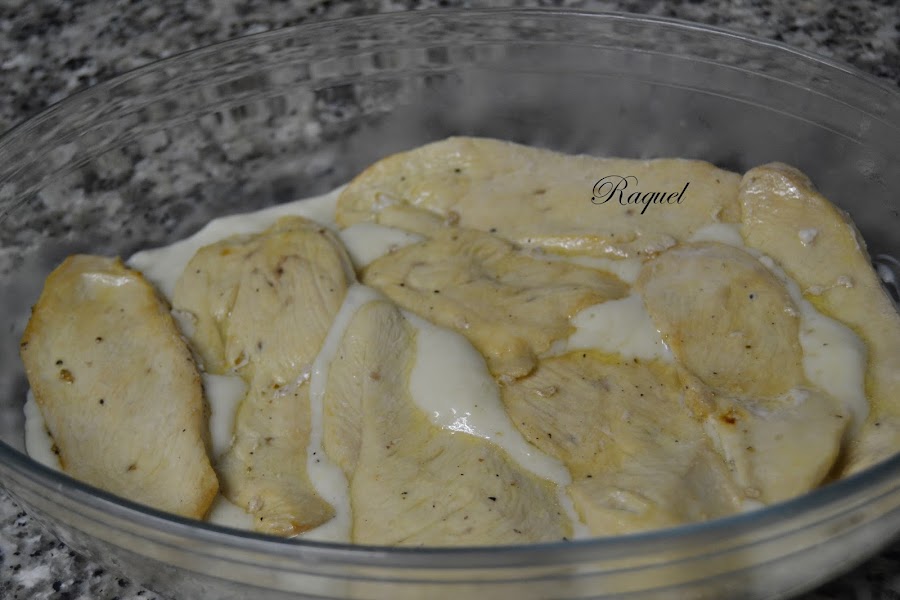 Pechuga de pollo con salsa bechamel gratinada | Cocina