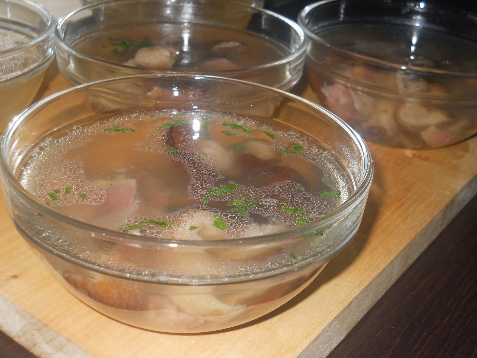 "Yamy mami!" Retete culinare: PIFTIE / RACITURI DE PORC