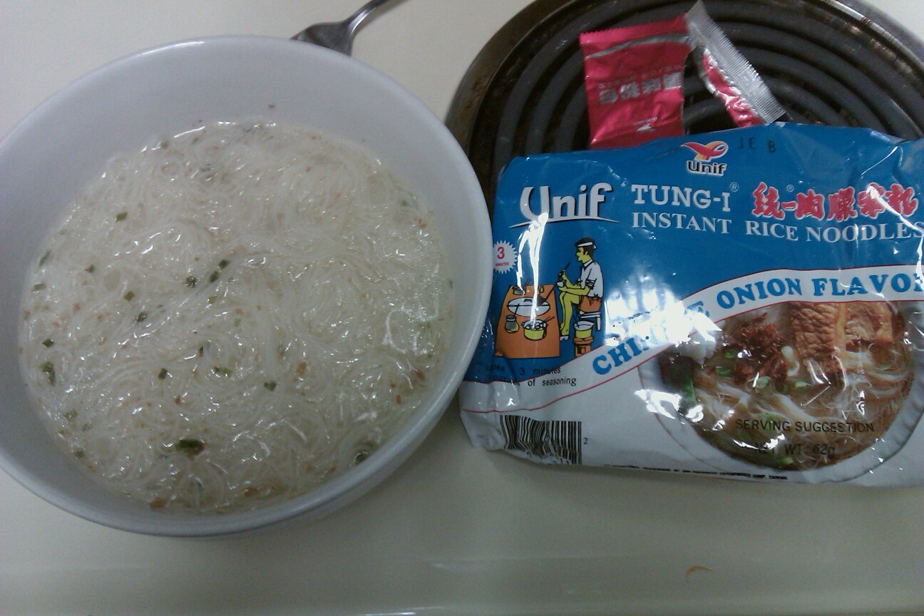 What's Stocky Eating?: Unif Instant Rice Noodles *Chinese Onion* Review
