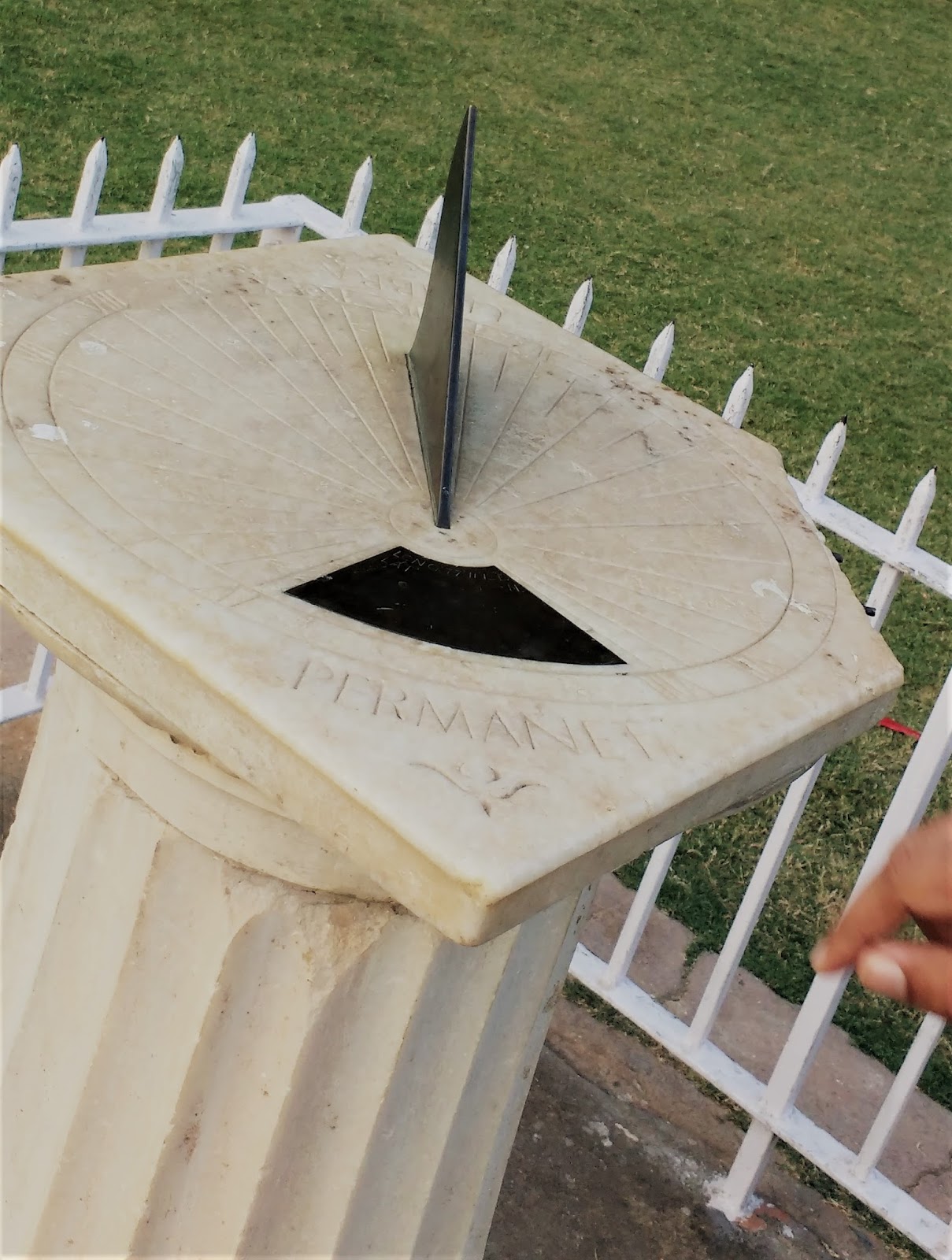Footloose in India: Sanderson's Sundial