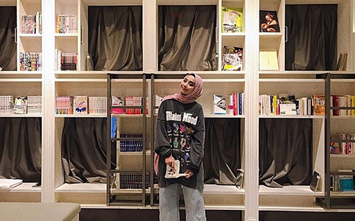 MYARTIS.COM | MYARTIS | MY | ARTIS: WAN SHARMILA KINI SUDAH BERTUDUNG?