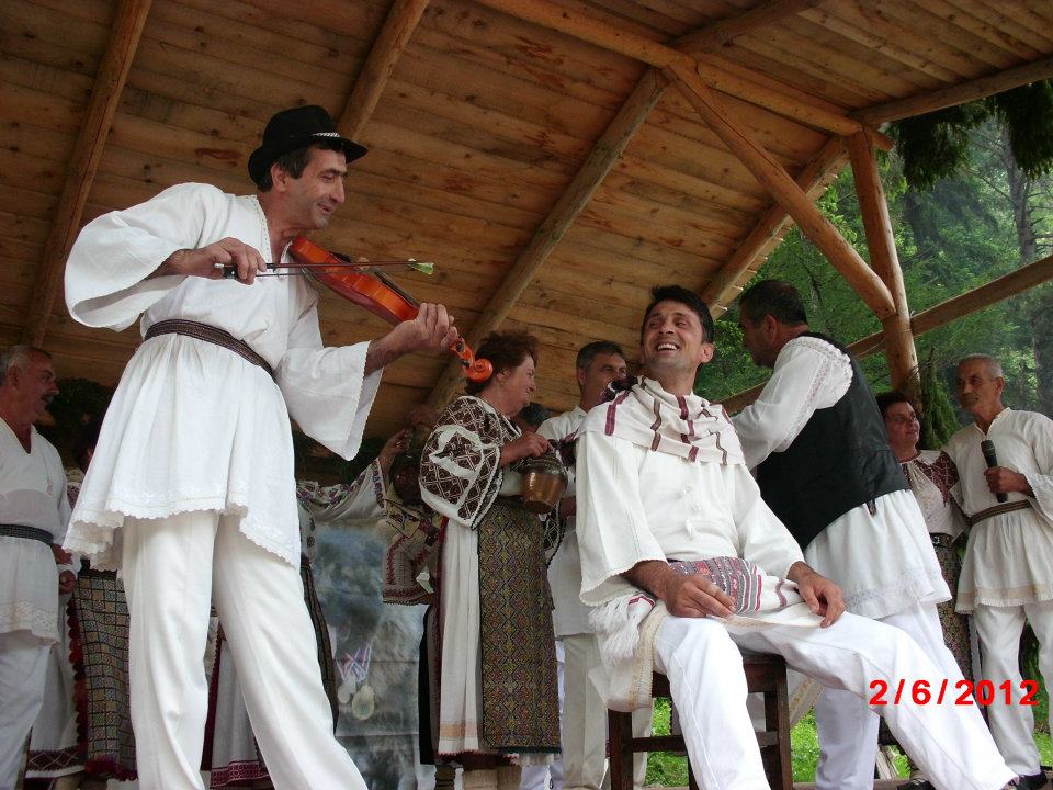 Biblioteca „General Nicolae Ciobanu” Costeşti Vâlcea: Ansamblul ...