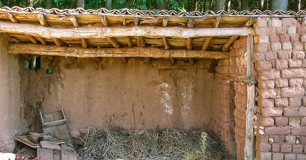 Espacios Plurales: El adobe como material urbano para construir casas