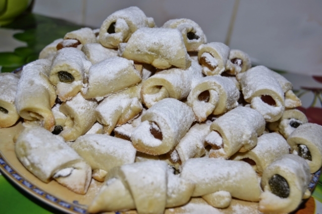 Scriu Pe Net: Cornulețe cu rahat