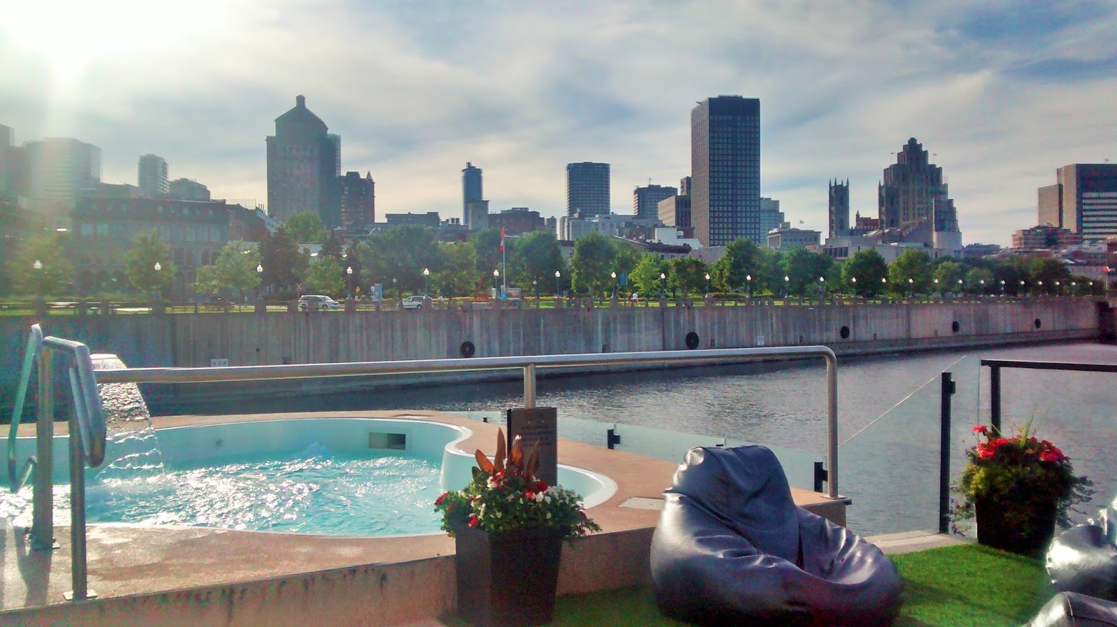 Le bateau-spa BOTA BOTA et ses dérives urbaines