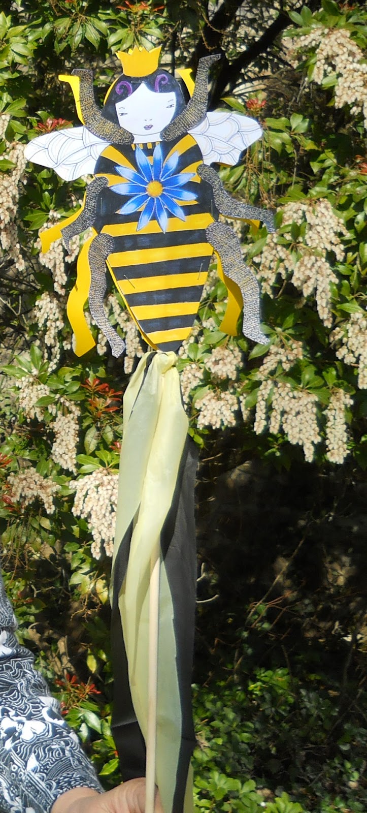 artist victoria o'neill: Queen Bee Wands