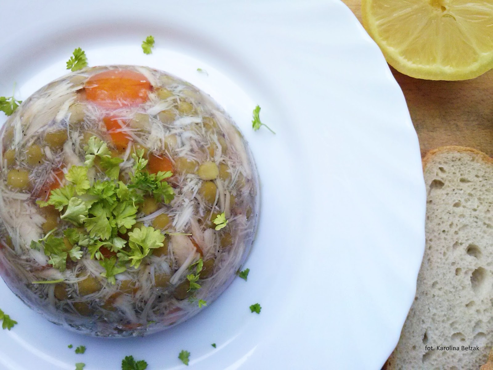 COMMANDARIA: Galaretka drobiowa z kurczaka z marchewką i groszkiem